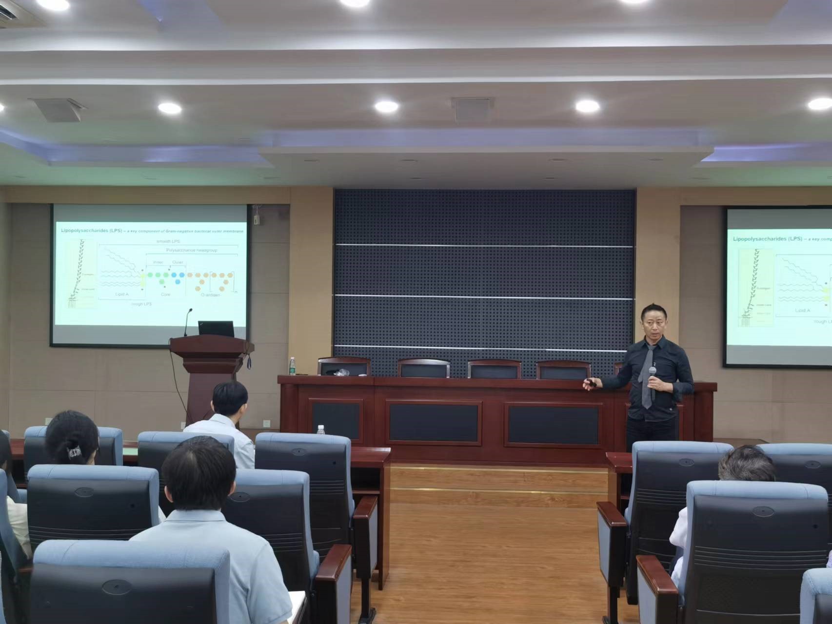 英国布里斯托大学Wuge H. Briscoe教授来访实验室-合成与生物胶体教育部重点实验室